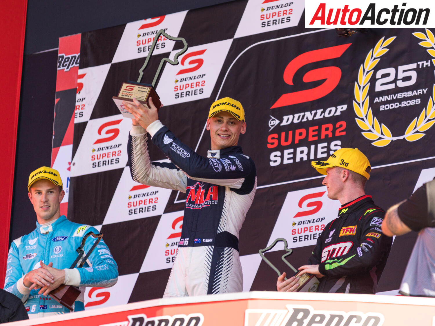 DJR gives Gray Supercars shot - Auto Action